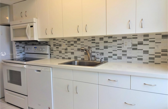 Winston Tower 300 Condo for Sale, 230 174th St, Apartment #619, Sunny ...