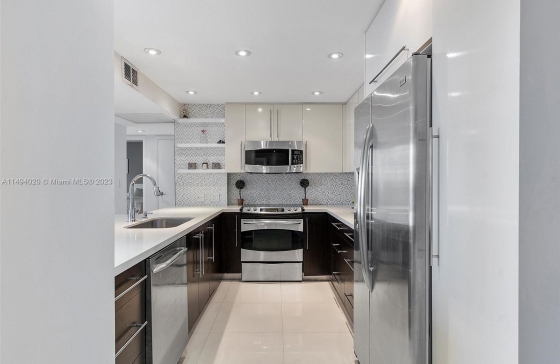 Arlen House 100 Condo for Sale, 100 Bayview Dr, Apartment #1604, Sunny ...